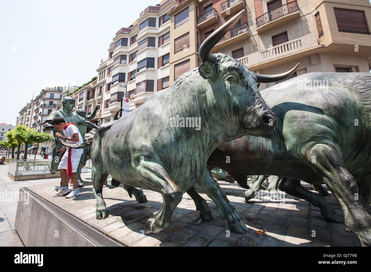 Sculpture to the running of the bulls hi-res stock photography and ...