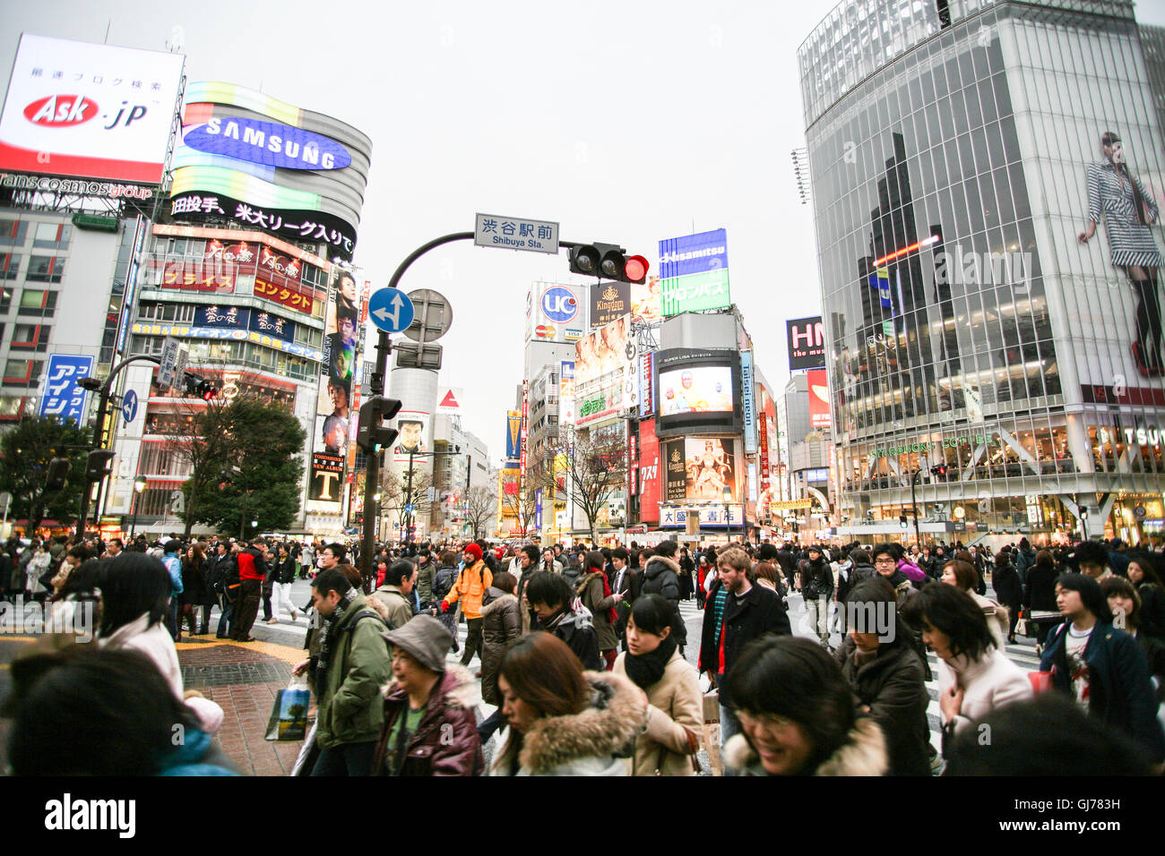 Japan tokyo shibuya hachiko square hi-res stock photography and images ...