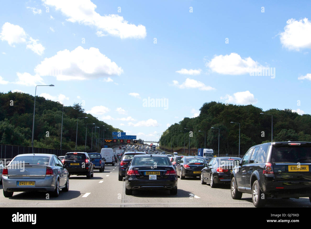 Heavy traffic on the M25 motorway anticlockwise looking south between ...