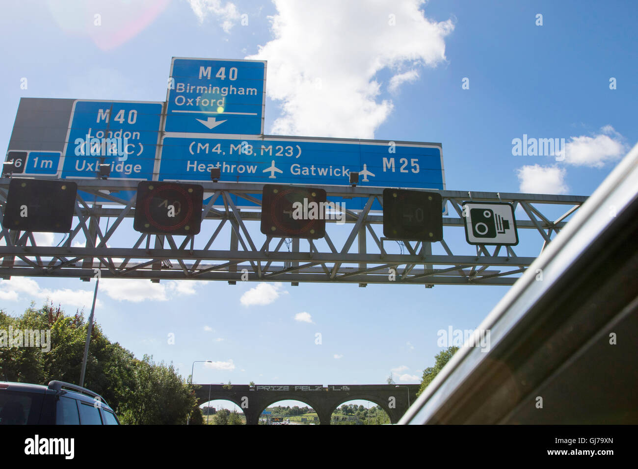 Heavy traffic on the M25 motorway anticlockwise looking south between ...