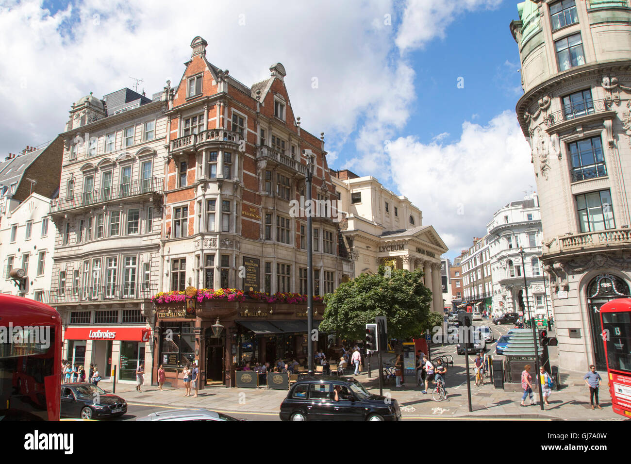 The Wellington pub in the theatre district of London 351 The Strand ...
