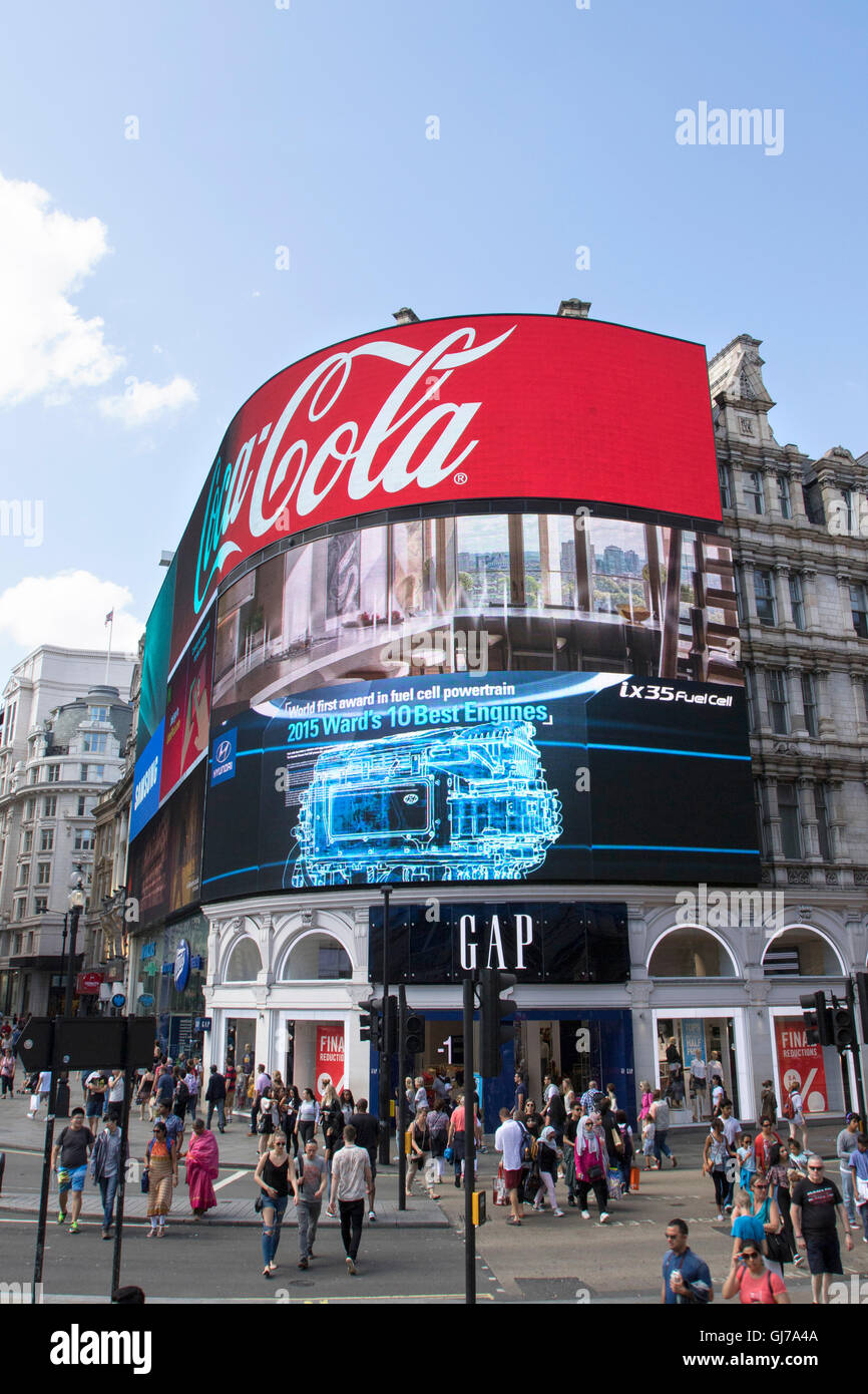 Piccadilly Circus road junction, Neon signs and public space of London ...