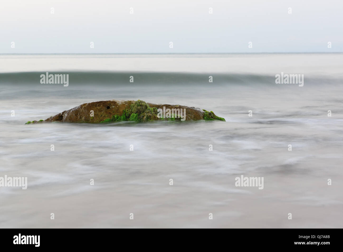 Wave foreground water hi-res stock photography and images - Alamy