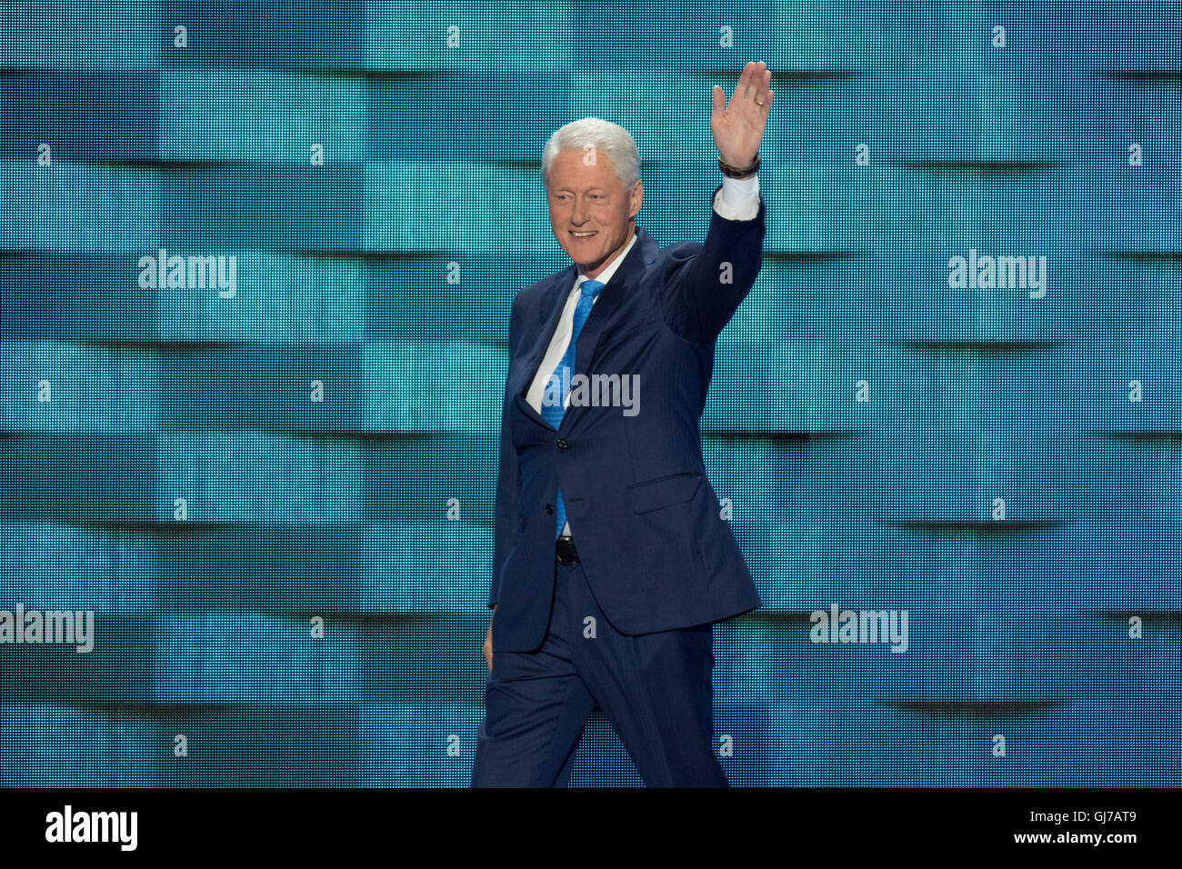 Walks onstage hi-res stock photography and images - Alamy