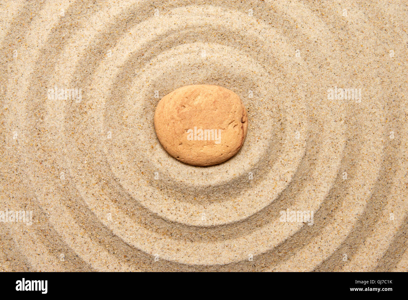 Symmetric lines in sand hi-res stock photography and images - Alamy