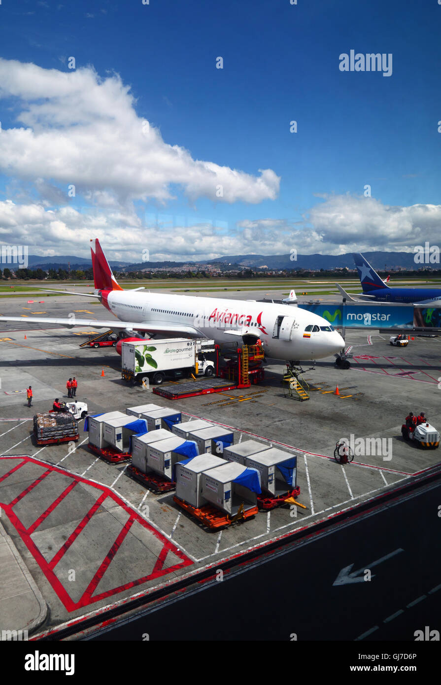 Airplane airport colombia hi-res stock photography and images - Alamy