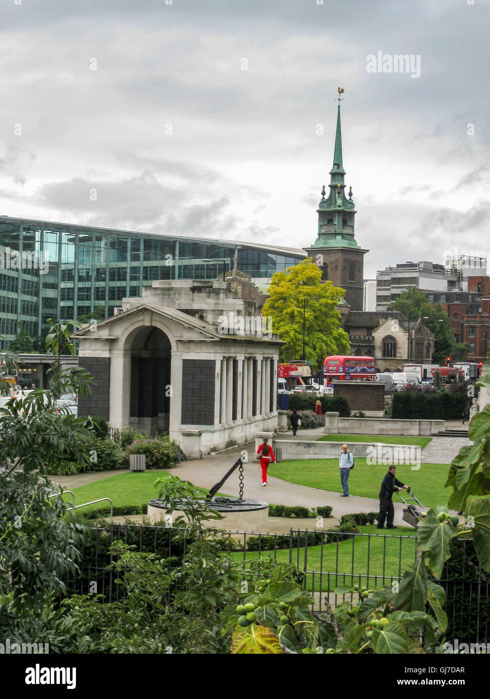 Trinity church square london hi-res stock photography and images - Alamy