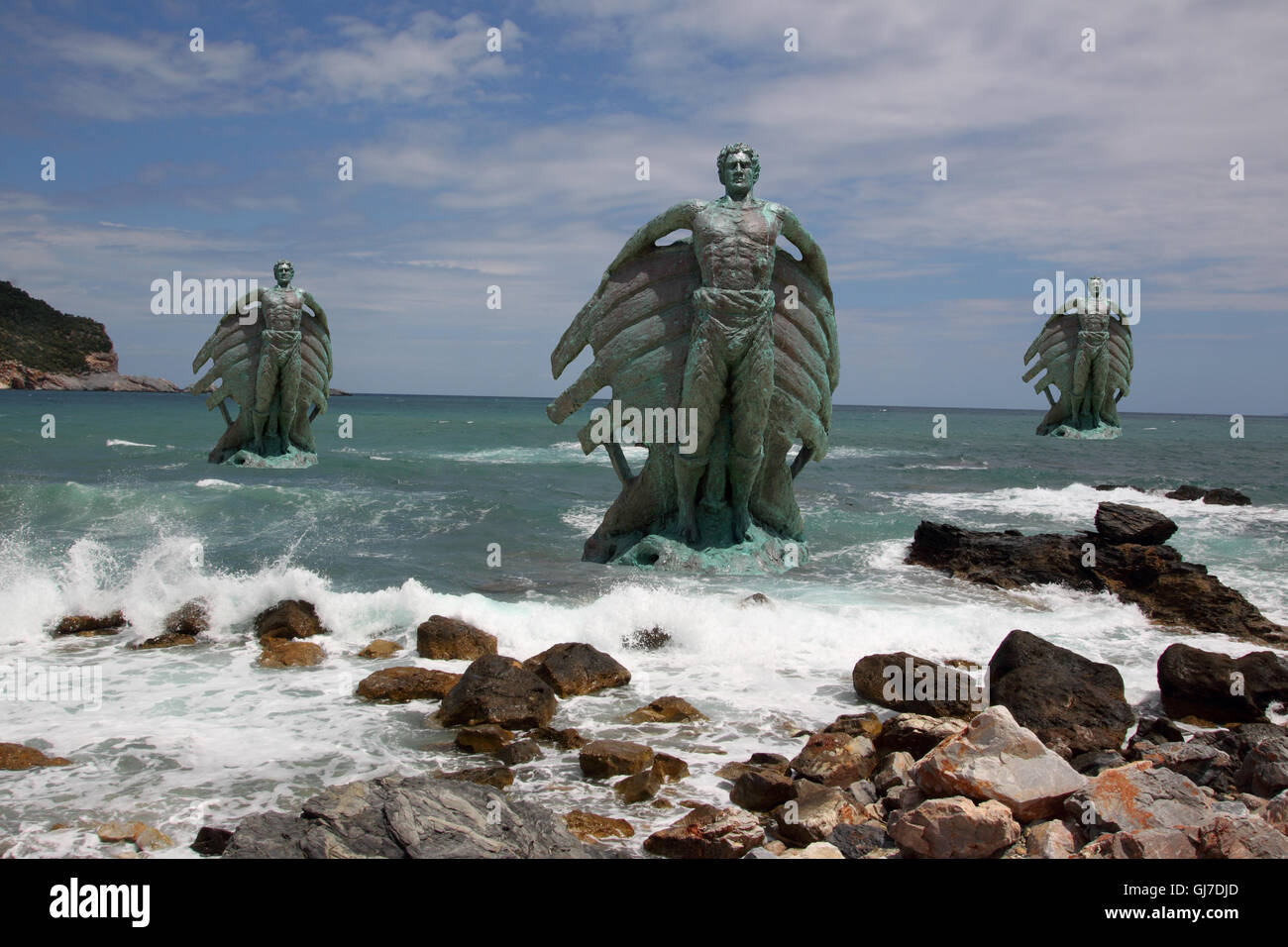 Sea statue hi-res stock photography and images - Alamy
