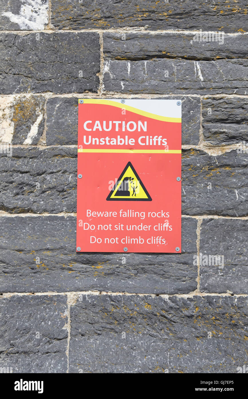 Caution falling cliffs warning sign hi-res stock photography and images ...