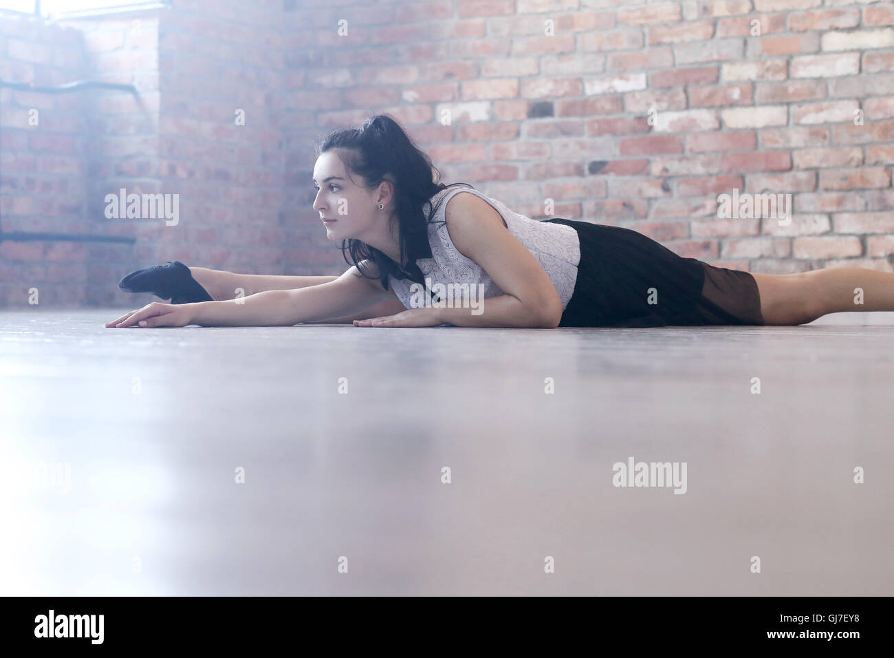 Splits legs hi-res stock photography and images - Alamy