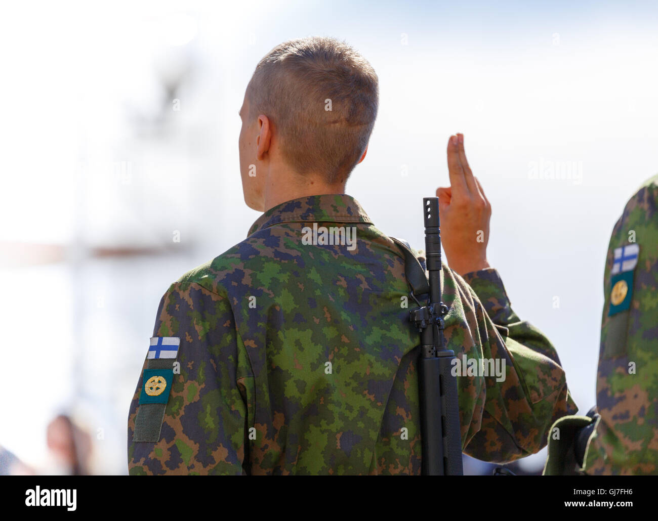 Finnish conscript gives his military pledge in public in Helsinki ...