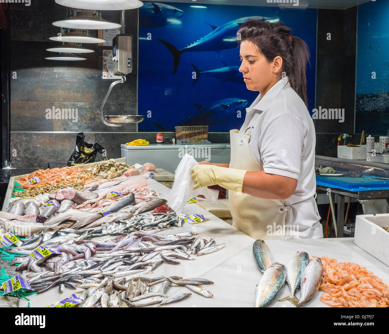 Fish mongers spain hi-res stock photography and images - Alamy