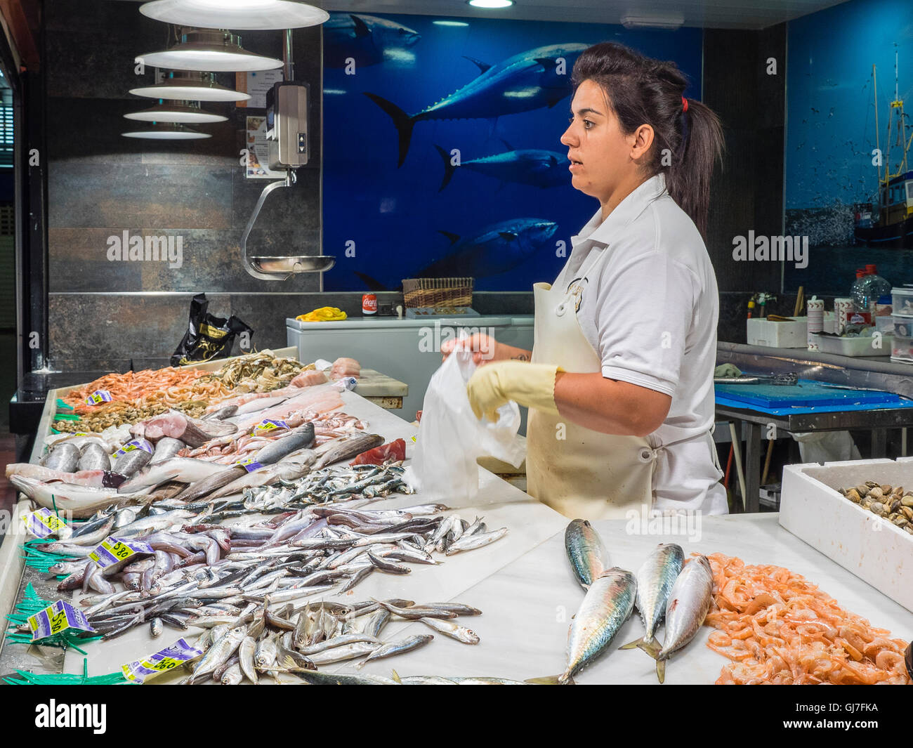 Fish mongers spain hi-res stock photography and images - Alamy