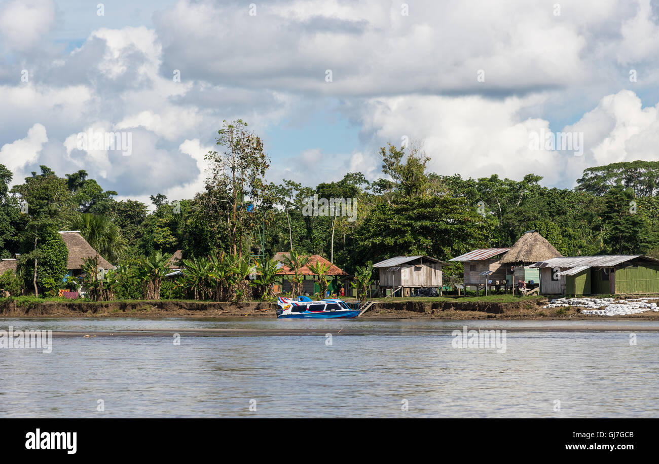 Ecuador village in rain forest hi-res stock photography and images - Alamy