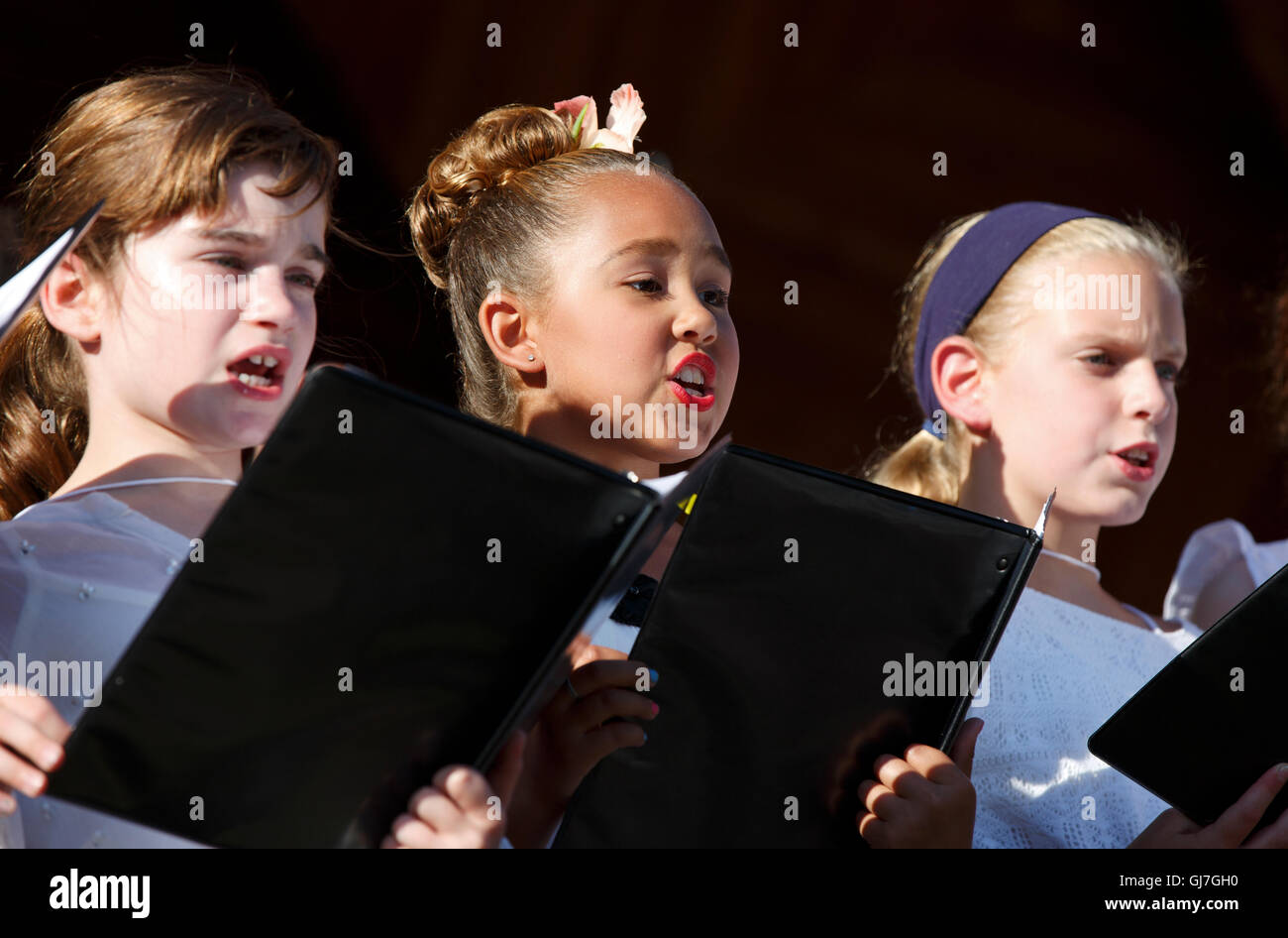 Children chorus hi-res stock photography and images - Alamy