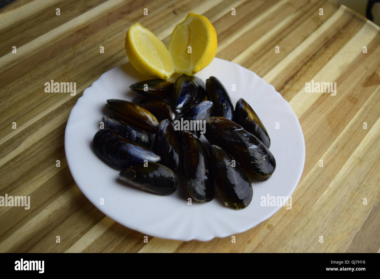 Closed Fresh Mussels with Lemon Stock Photo - Alamy