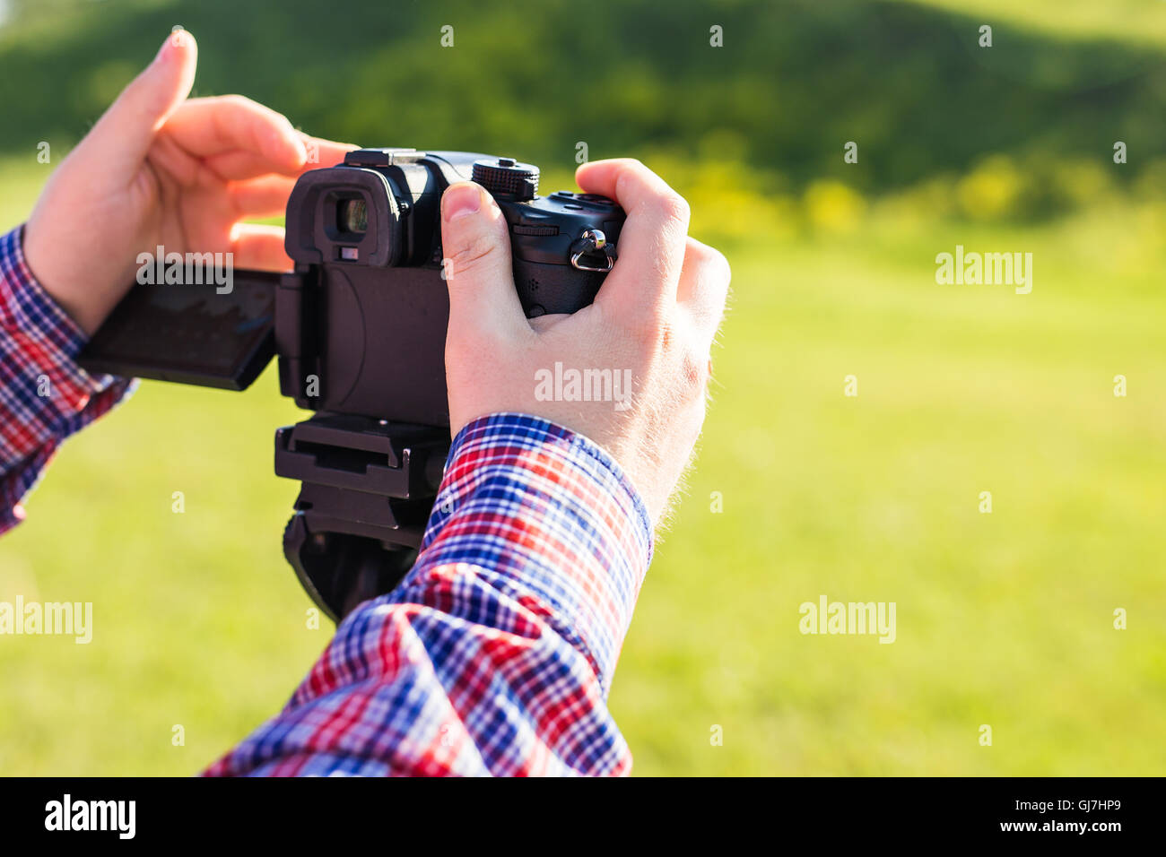 Professional photographer adjusts the camera before shooting, hands ...