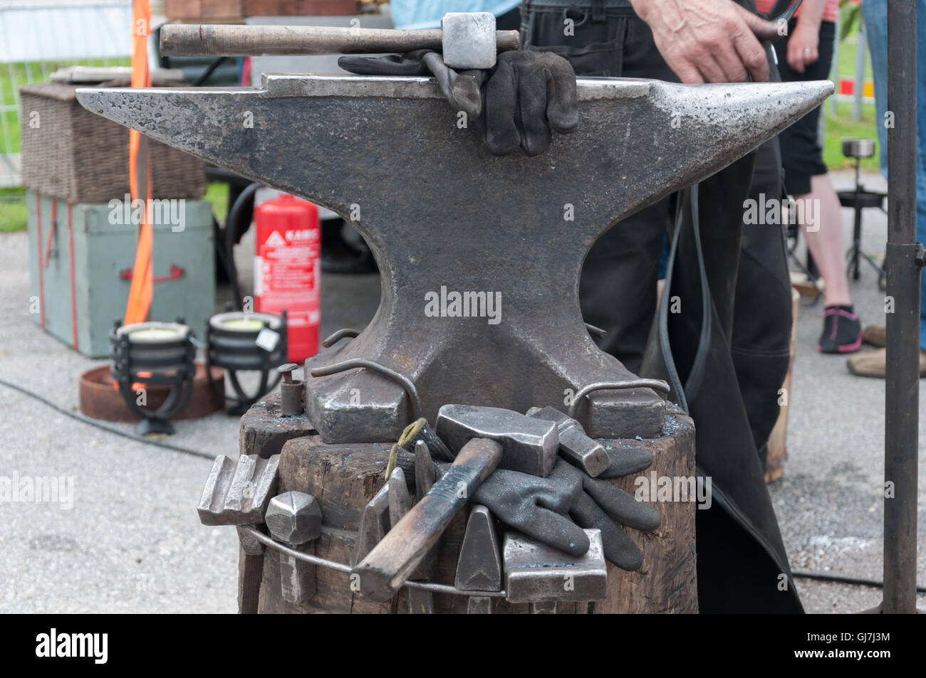 Anvil block hi-res stock photography and images - Alamy