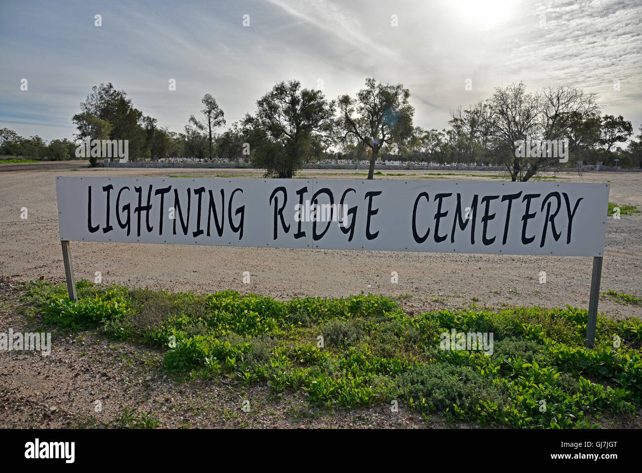 sign at entrance to lightning ridge cemetery and graveyard in an ...