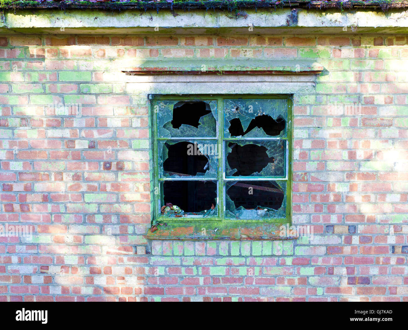 Smashed Window Old Building Stock Photos & Smashed Window Old Building Stock Images - Alamy