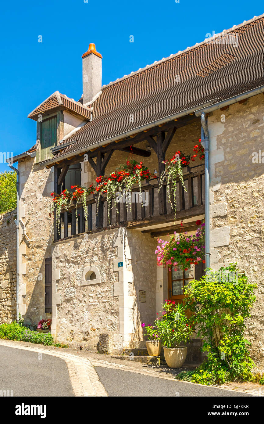 Wooden balcony geraniums hi-res stock photography and images - Alamy