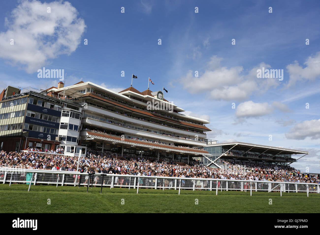 The crowd watches The Betfred TV Ladies Day Handicap Stakes Race run ...