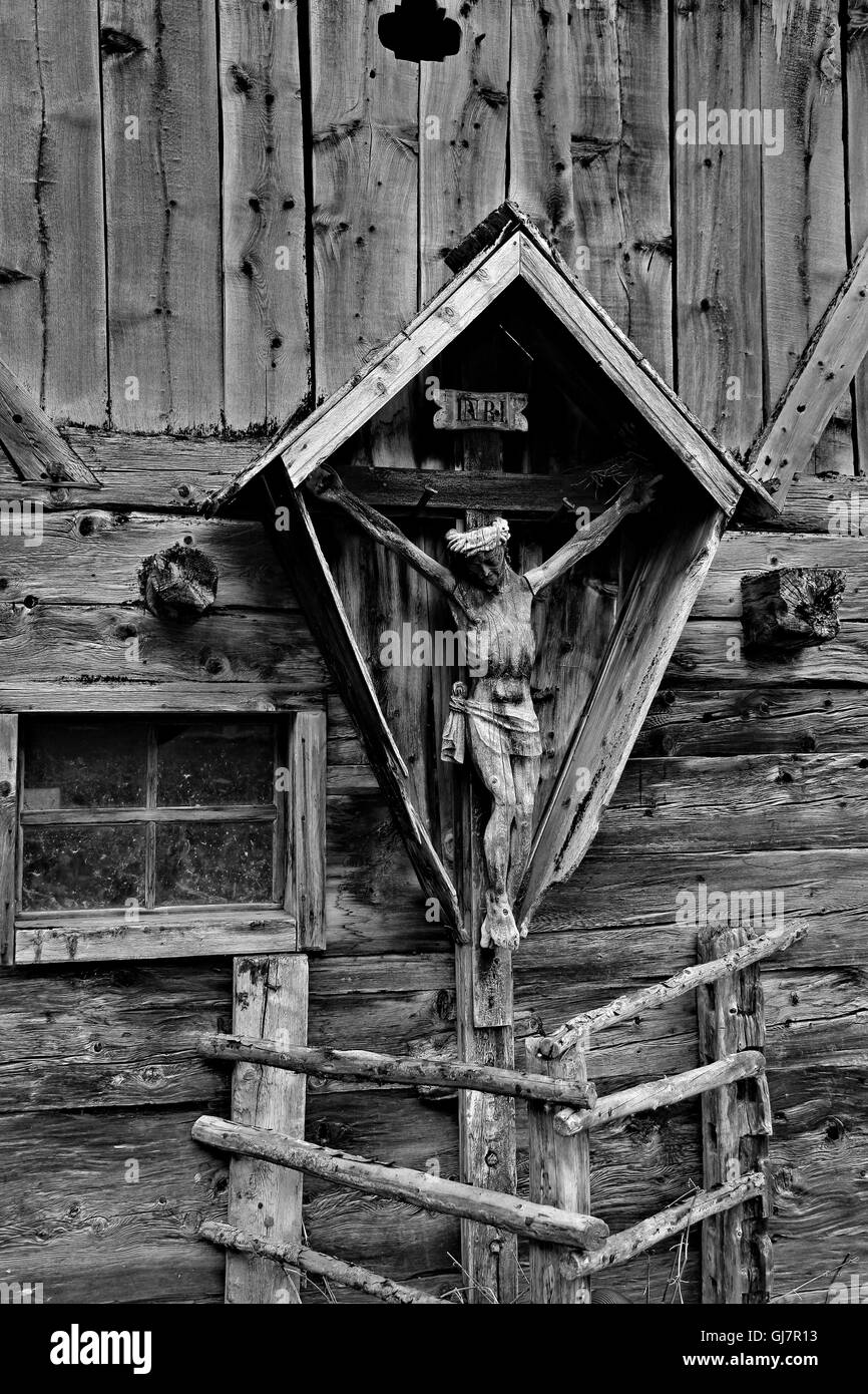 Cross house hi-res stock photography and images - Alamy