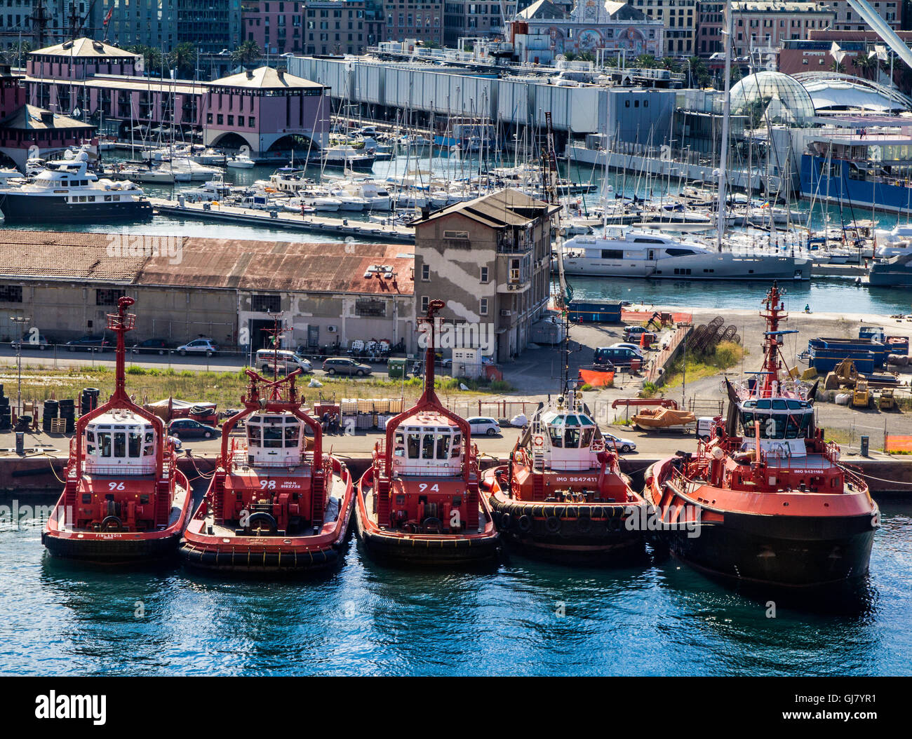 Ship assist tugboat hi-res stock photography and images - Alamy