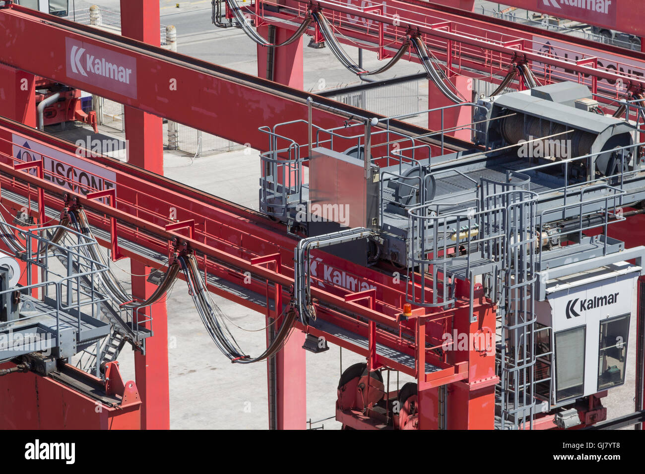 Dockside gantry crane hi-res stock photography and images - Alamy