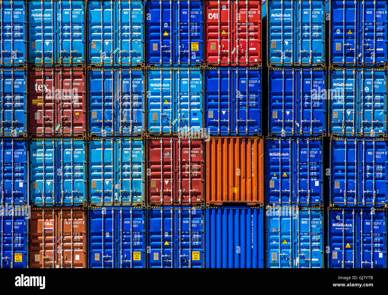 Colorful shipping containers hi-res stock photography and images - Alamy