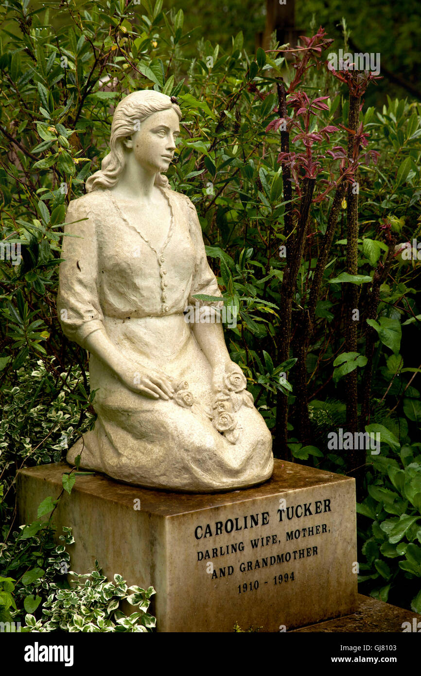 Cemetery, sculpture, memory, plants Stock Photo - Alamy