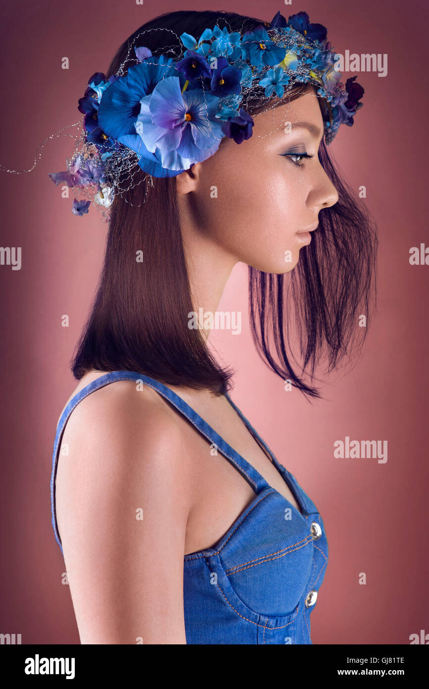 Flower Couture Fashion, view to the side, pose Stock Photo - Alamy
