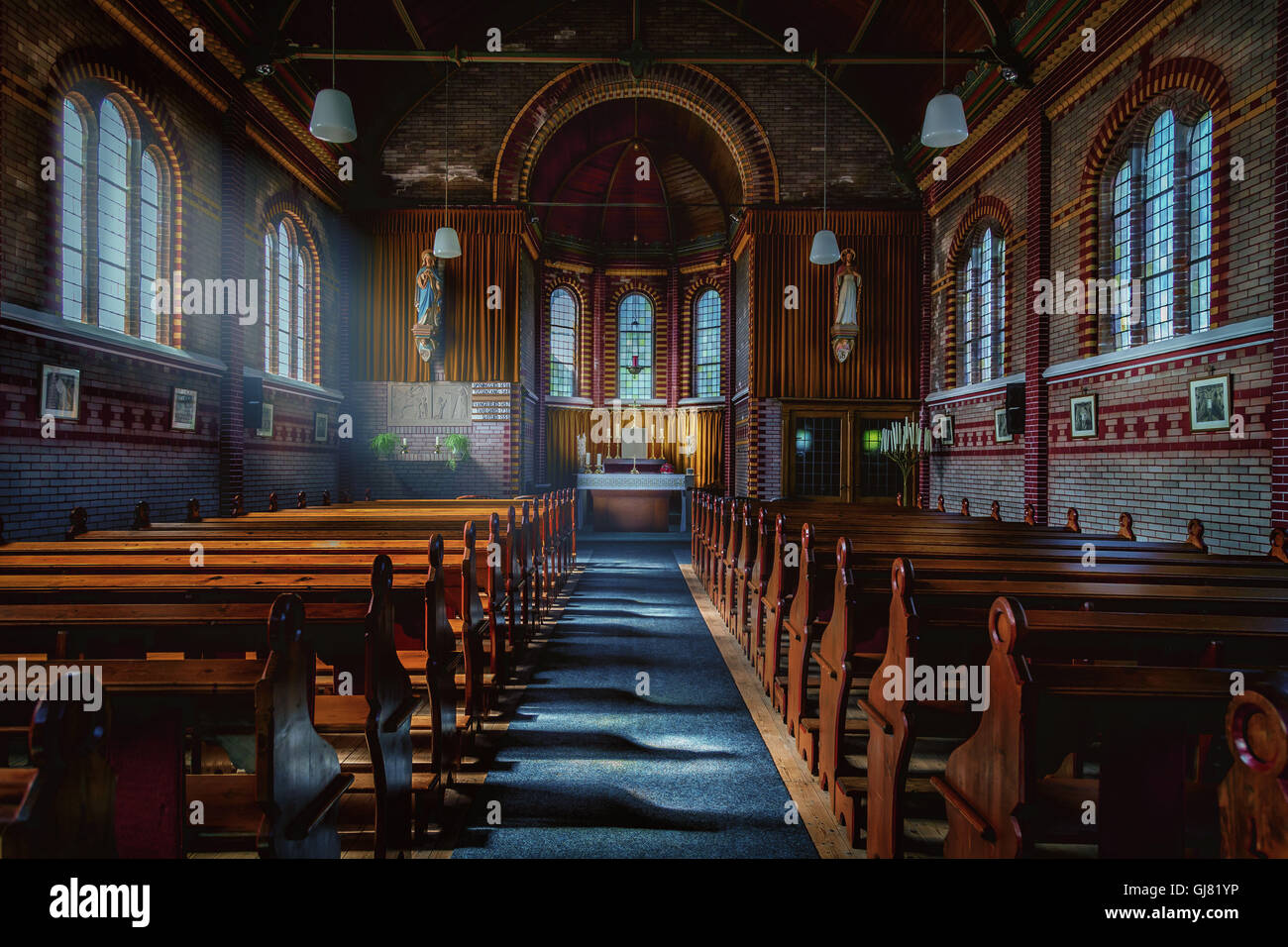 Light filled church hi-res stock photography and images - Alamy