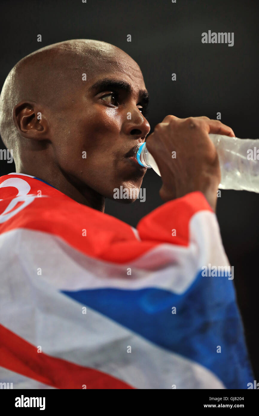 Great Britain's Mo Farah takes a drink of water after winning the Men's ...
