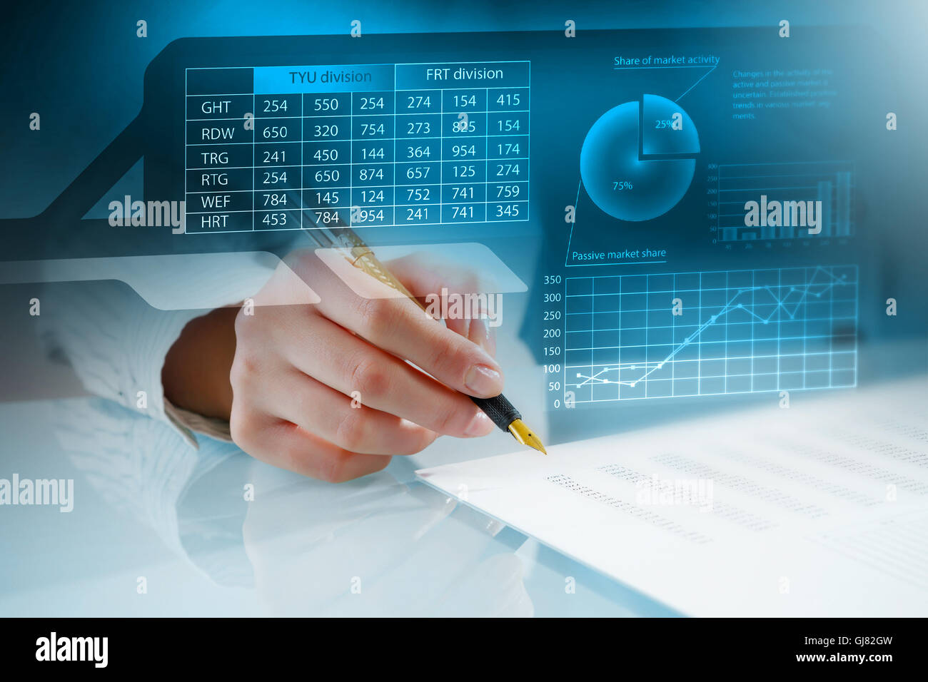 Analyzing media hi-res stock photography and images - Alamy