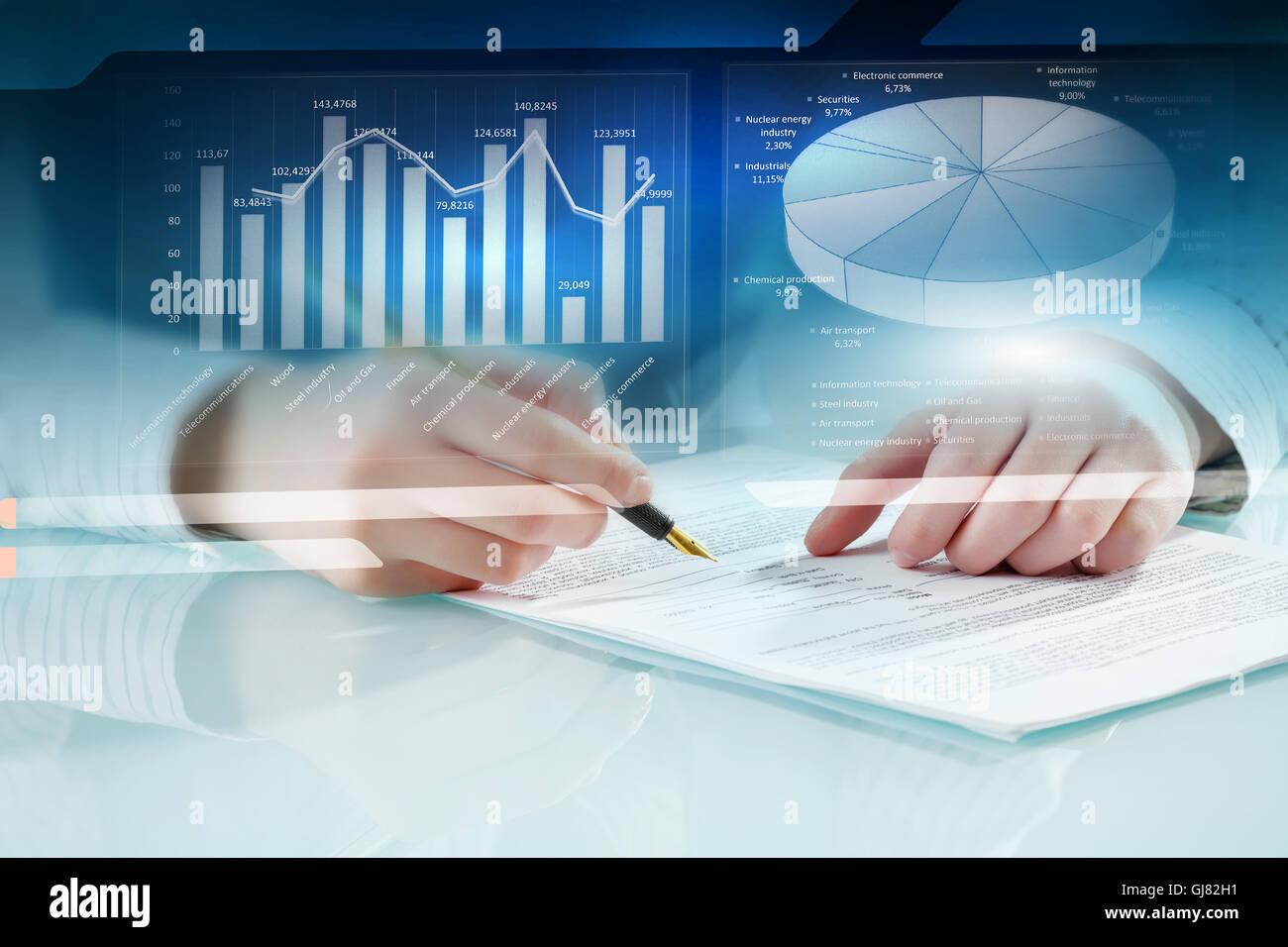 Analyzing media hi-res stock photography and images - Alamy