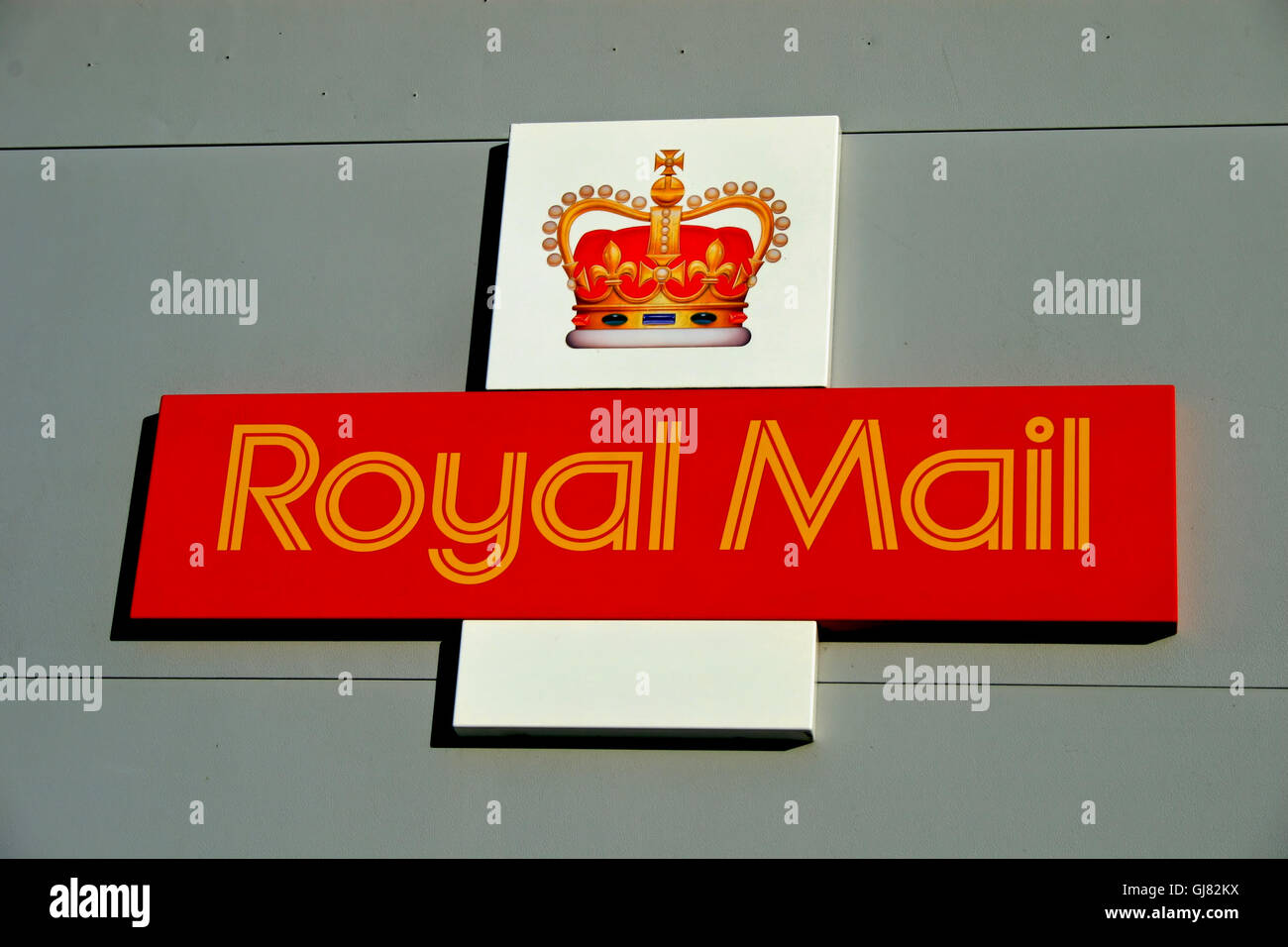 Royal mail logo sign High Resolution Stock Photography and Images - Alamy