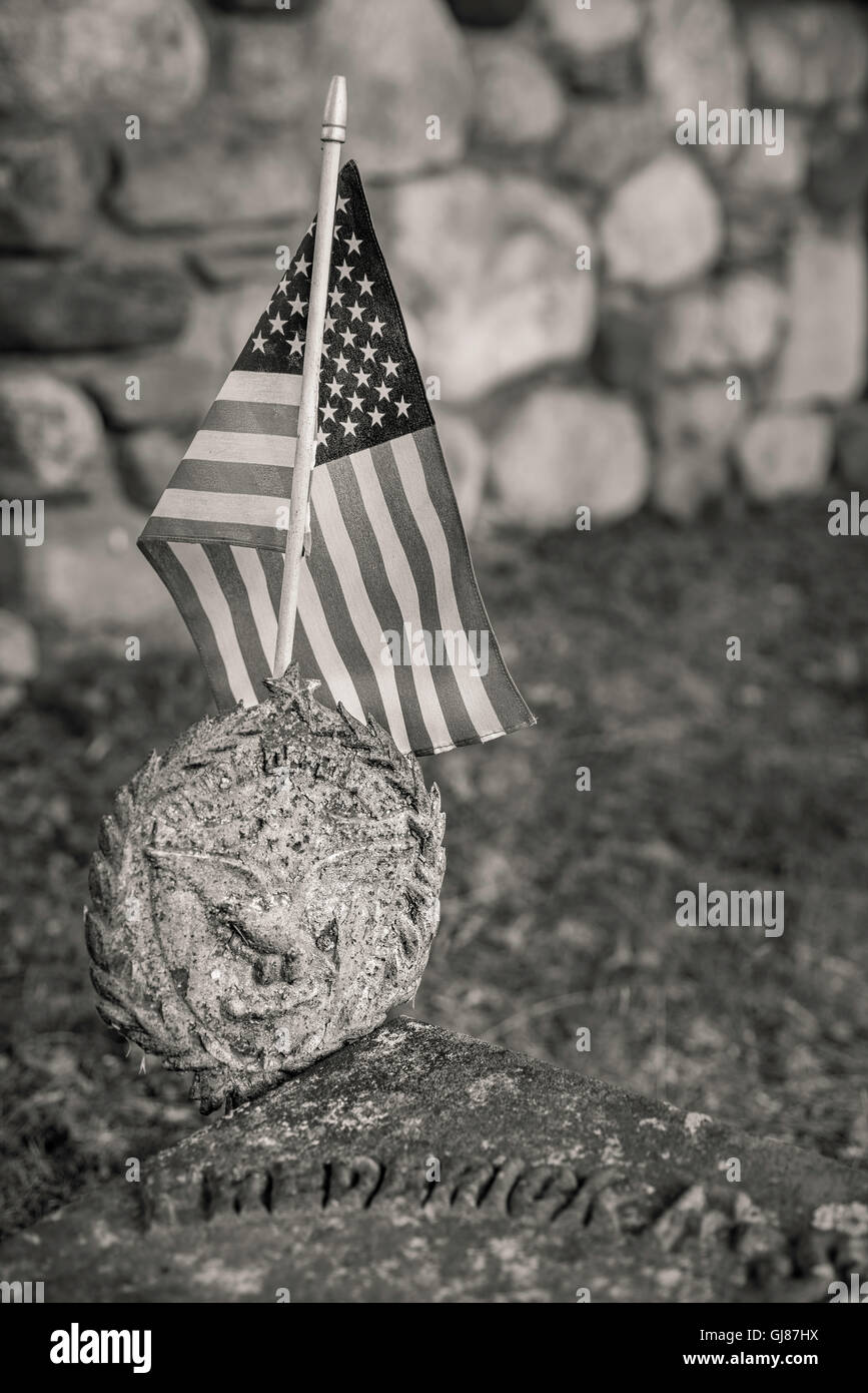 Flag on Grave Memorial Day (1776 Stock Photo - Alamy