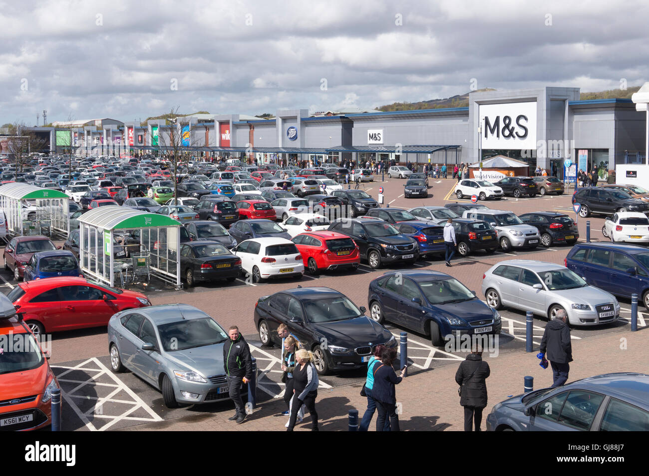 Middlebrook Retail Park Car Park in Horwich Stock Photo - Alamy