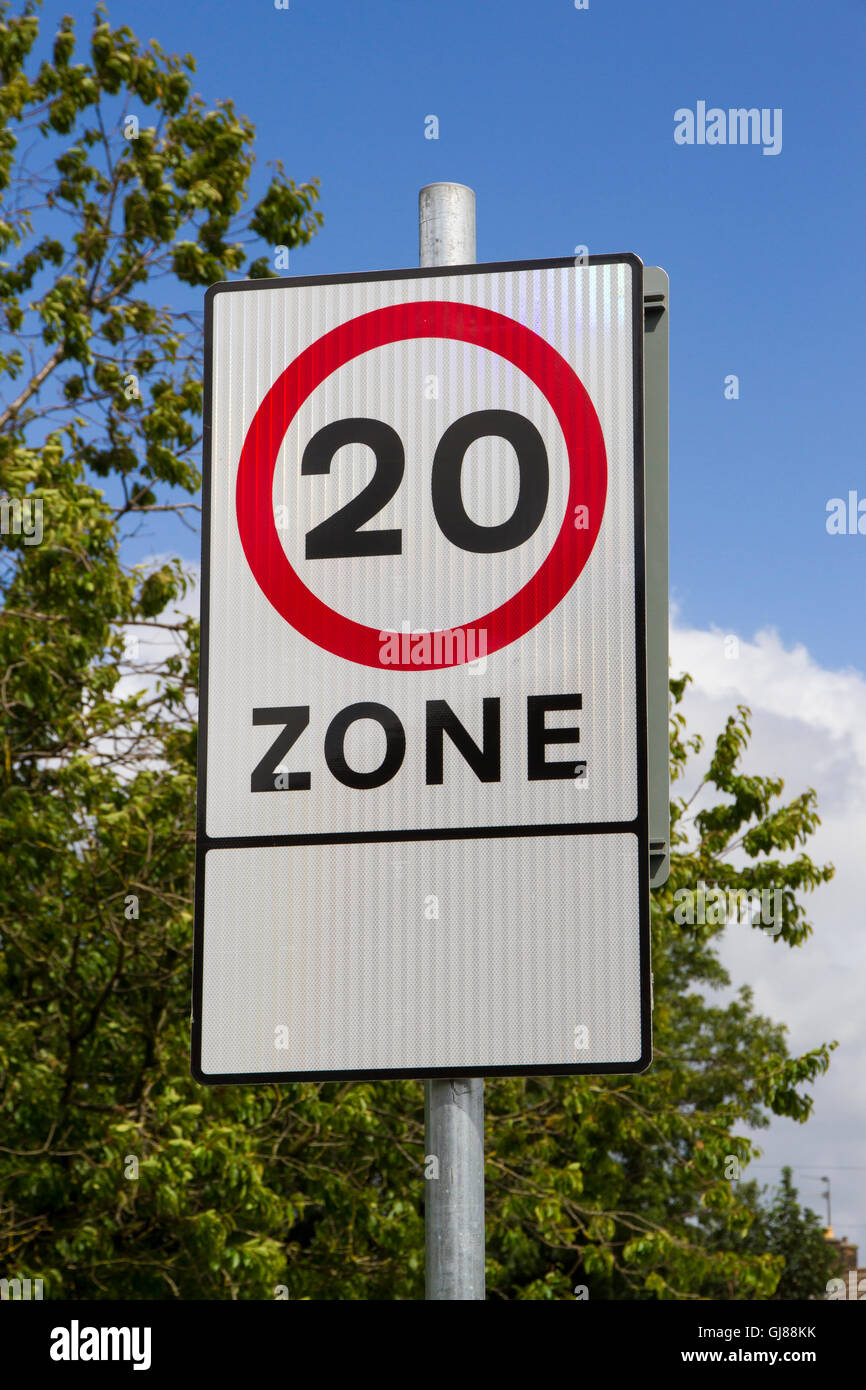 20 mph speed limit hi-res stock photography and images - Alamy