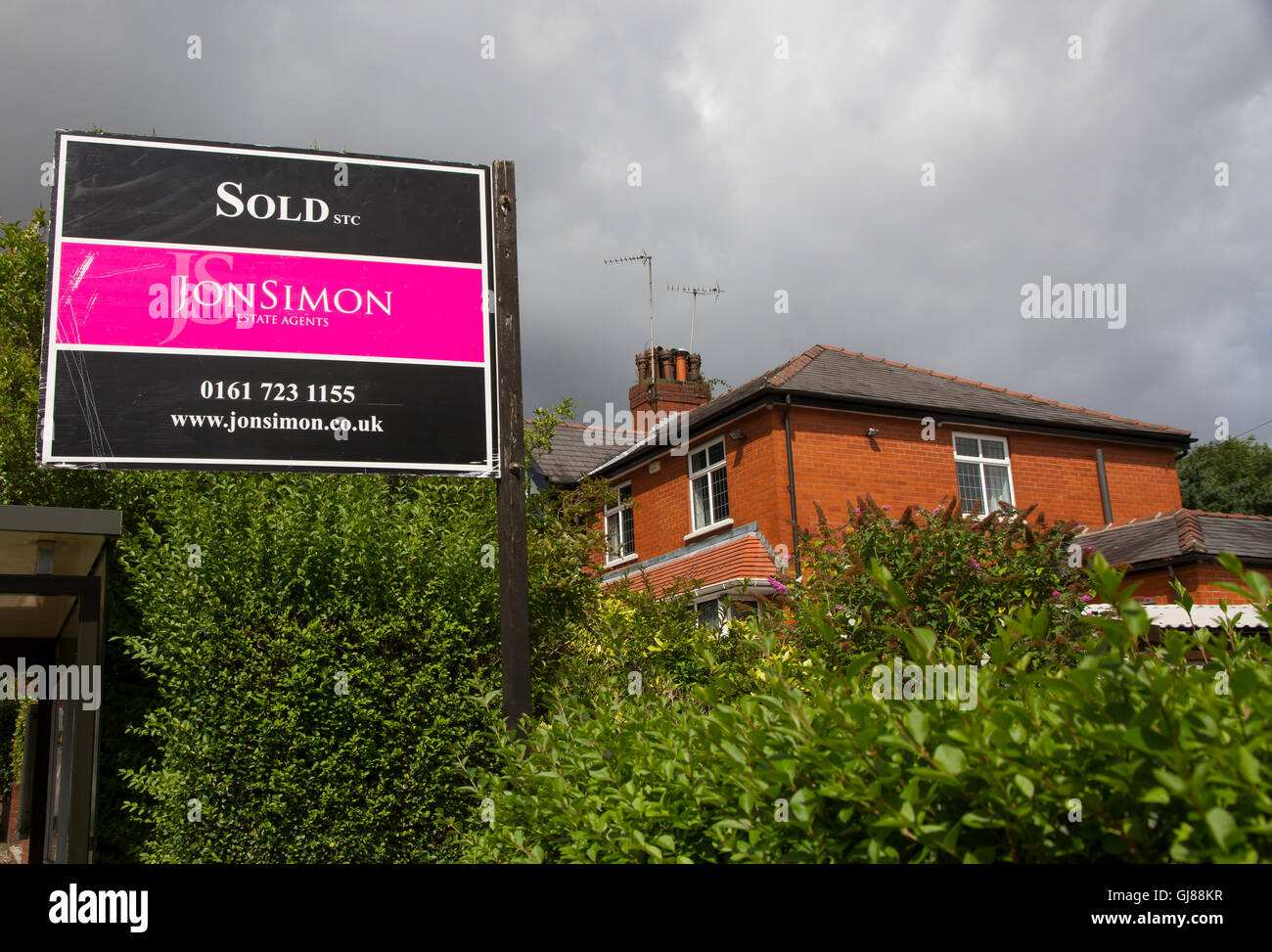 Sold sign outside residential home Stock Photo - Alamy