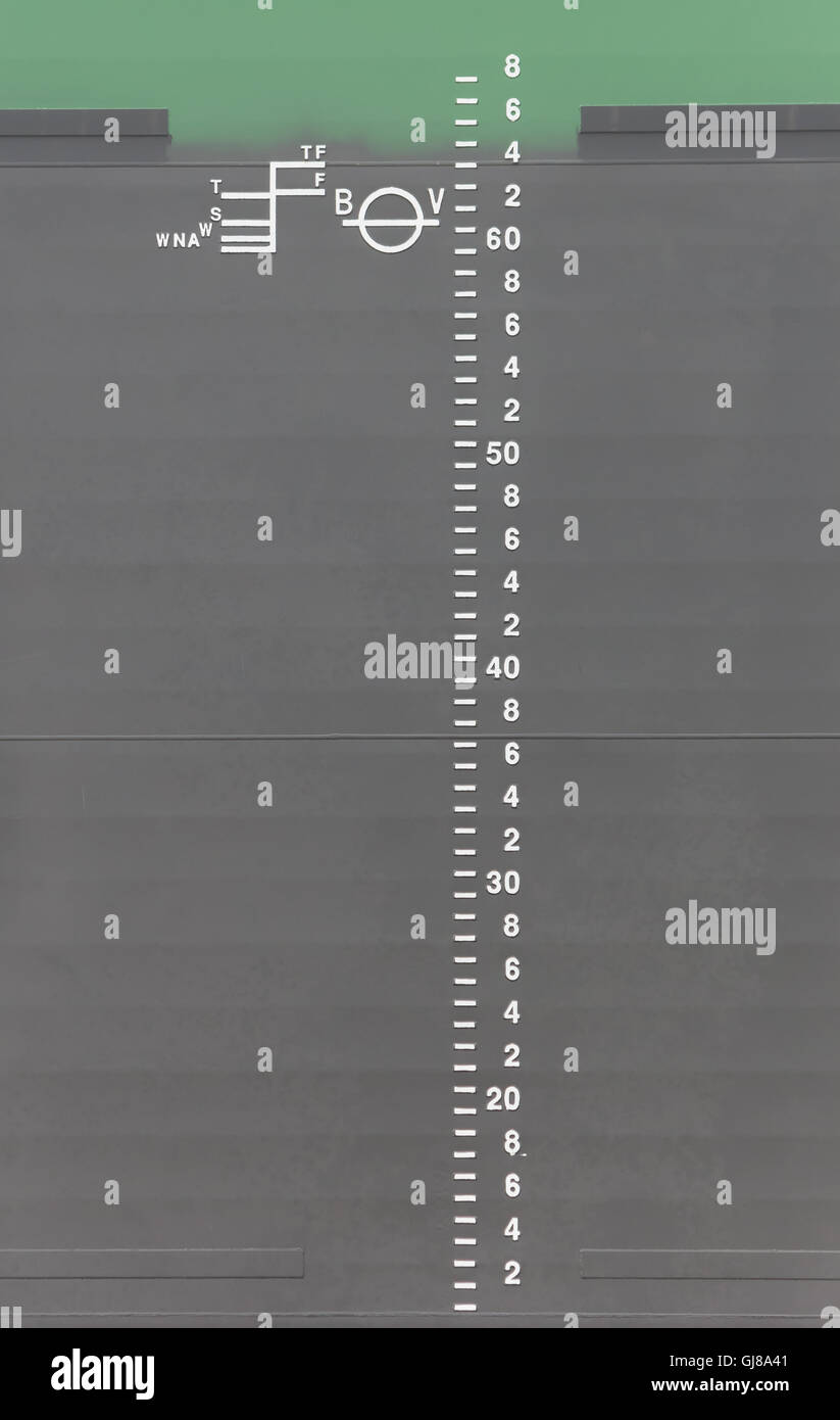 Hull markings hi-res stock photography and images - Alamy