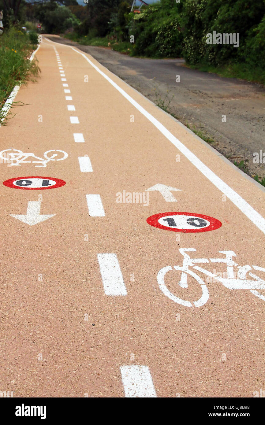 Roadside path pathway hi-res stock photography and images - Alamy