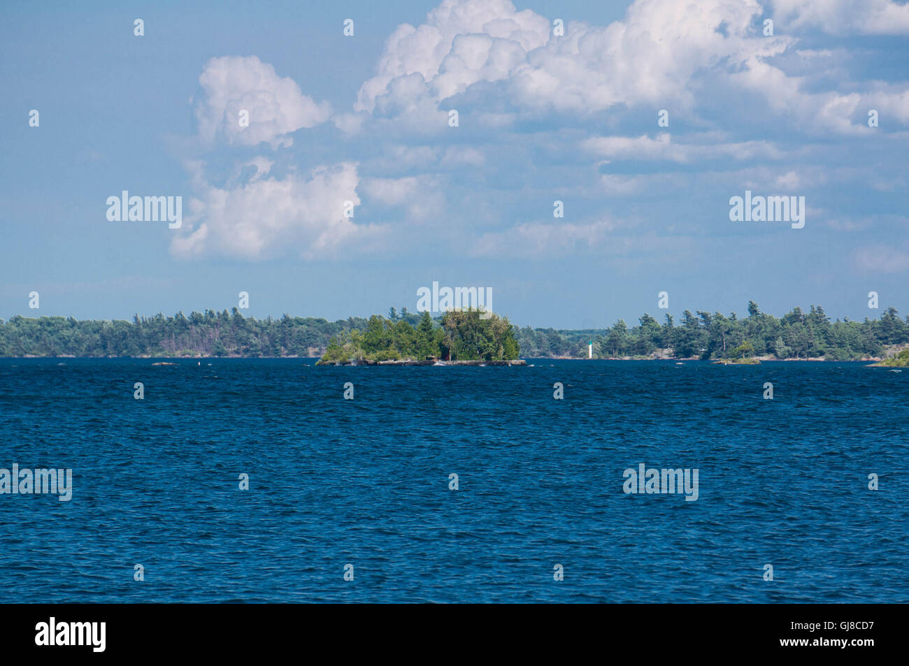 Thousand islands lake hi-res stock photography and images - Alamy