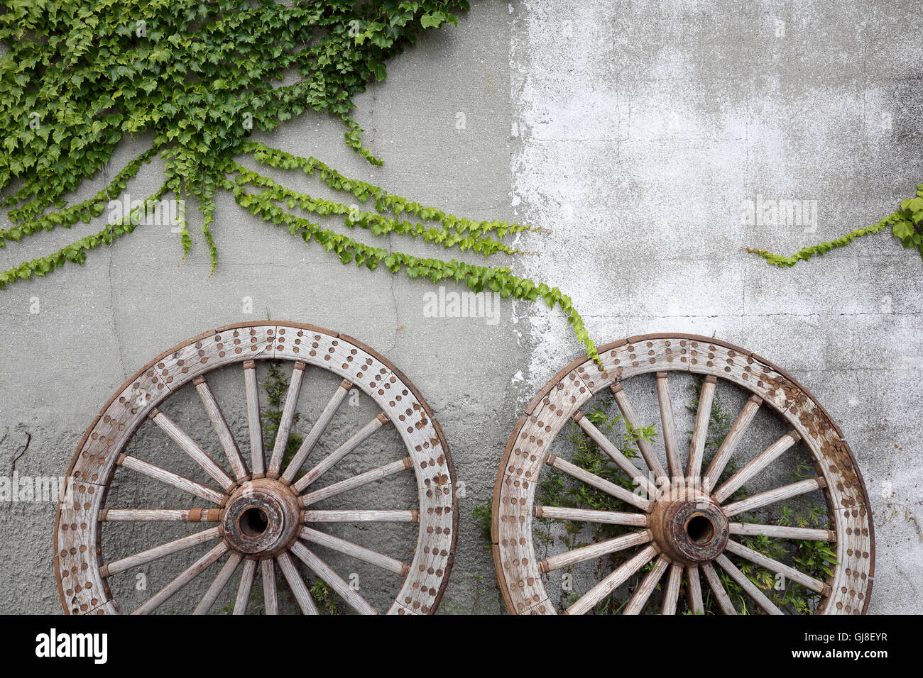Wooden wheel on the background of an old brick wall Stock Photo - Alamy