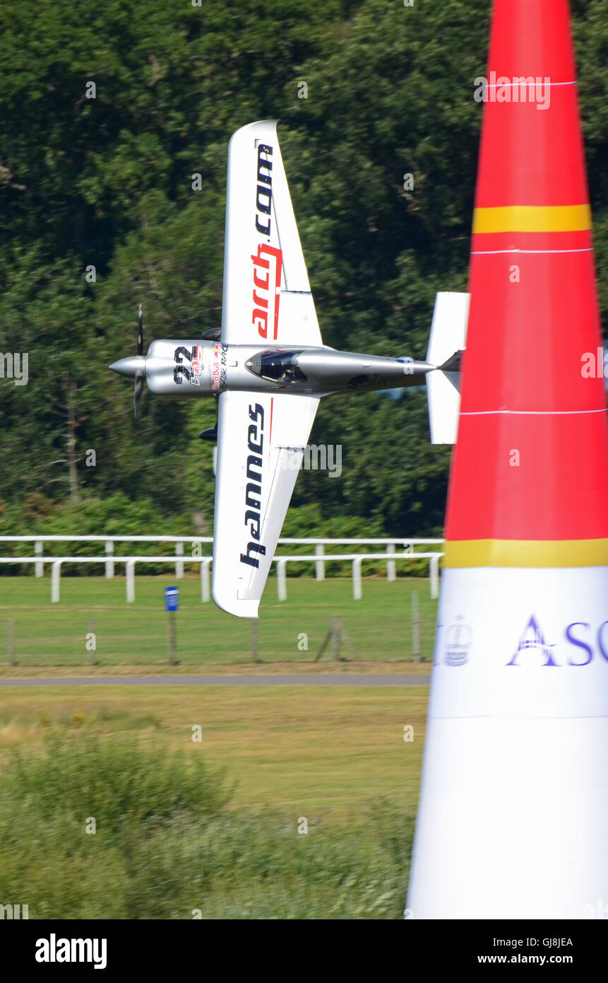Racing ascot hi-res stock photography and images - Alamy