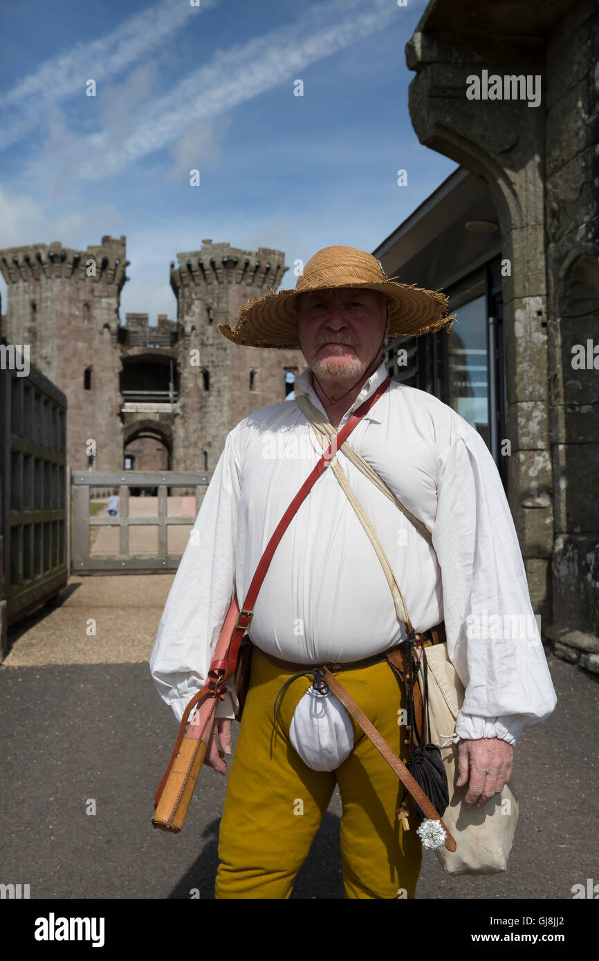 Man dressed in tudor costume hi-res stock photography and images - Alamy