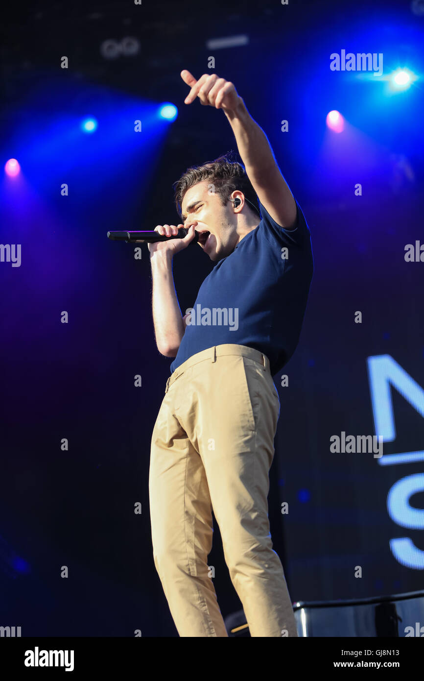 Nathan sykes hi-res stock photography and images - Alamy