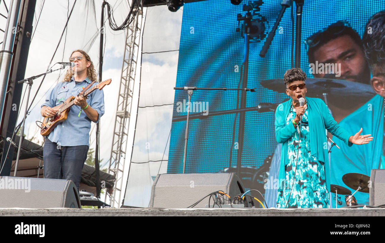 Eau Claire, Wisconsin, USA. 13th Aug, 2016. PHIL COOK and LENA MAE ...