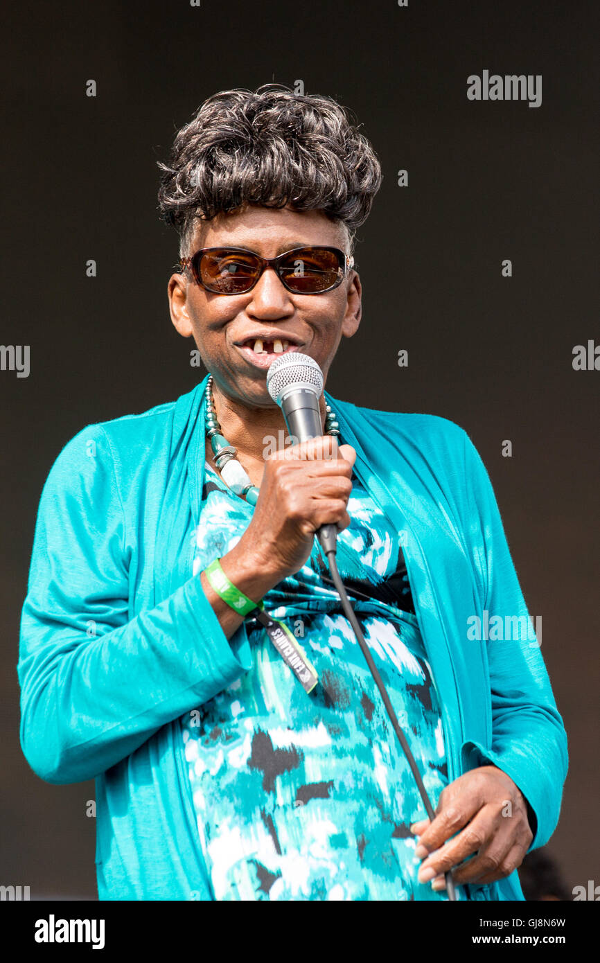 Eau Claire, Wisconsin, USA. 13th Aug, 2016. Singer LENA MAE PERRY ...